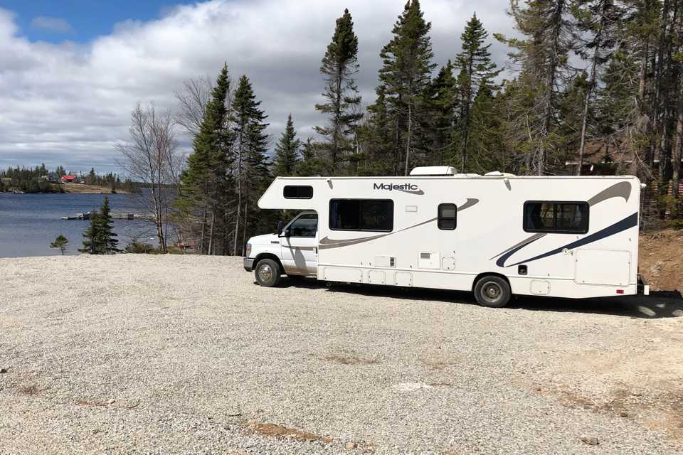 Ford Majestic RV | RVezy