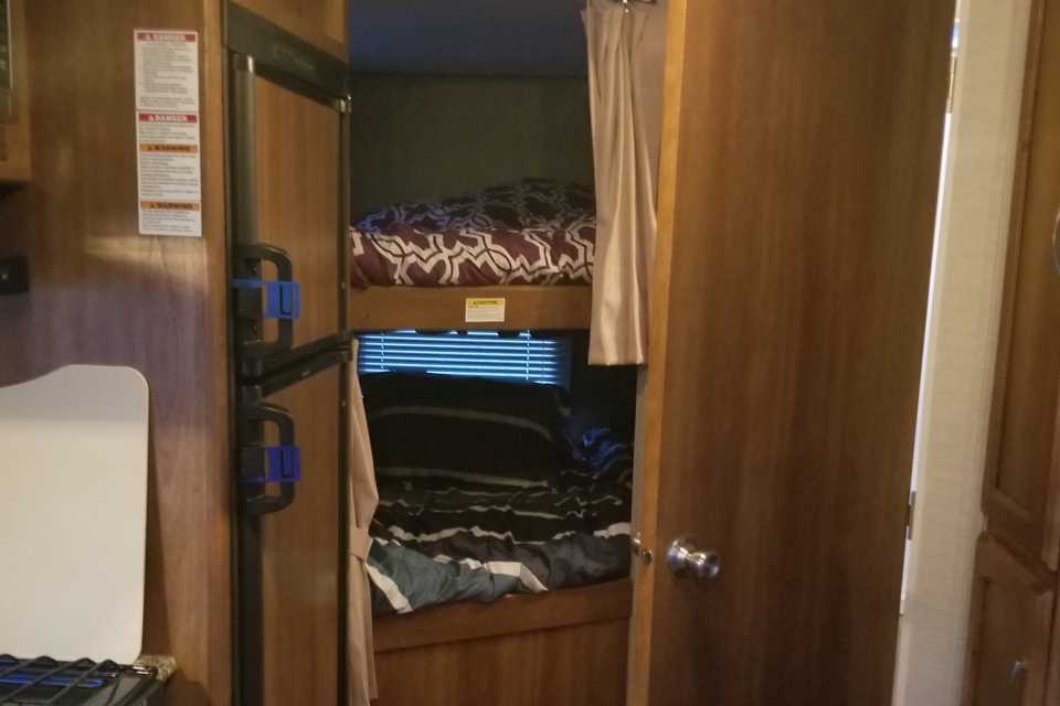 Fun with the Fam ! 2016 Keystone Springdale - With Bunk beds! | RVezy